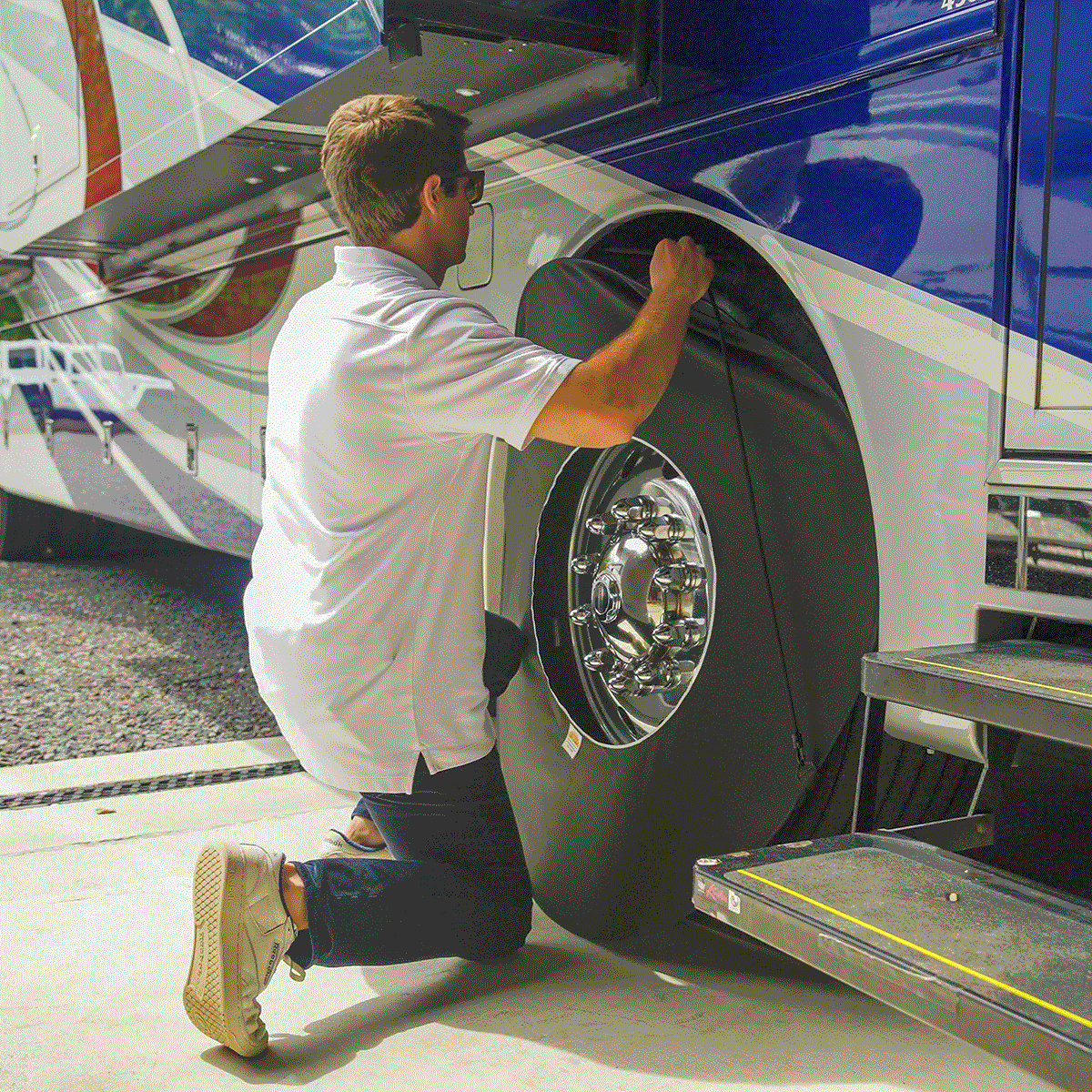 EZ Fold RV Tire Shade | Magne Shade